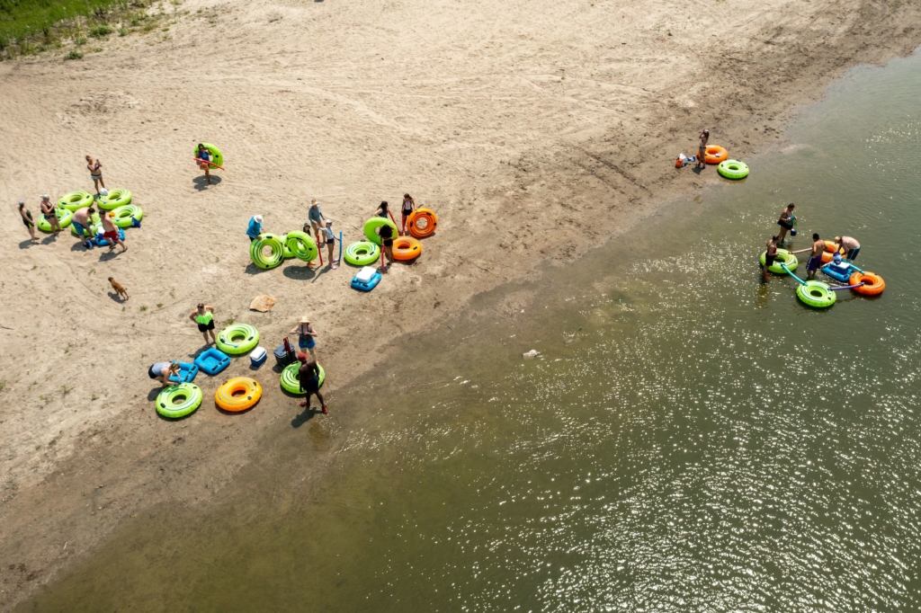 River Tube in Iowa on the Des Moines River. Affordable river tube ...